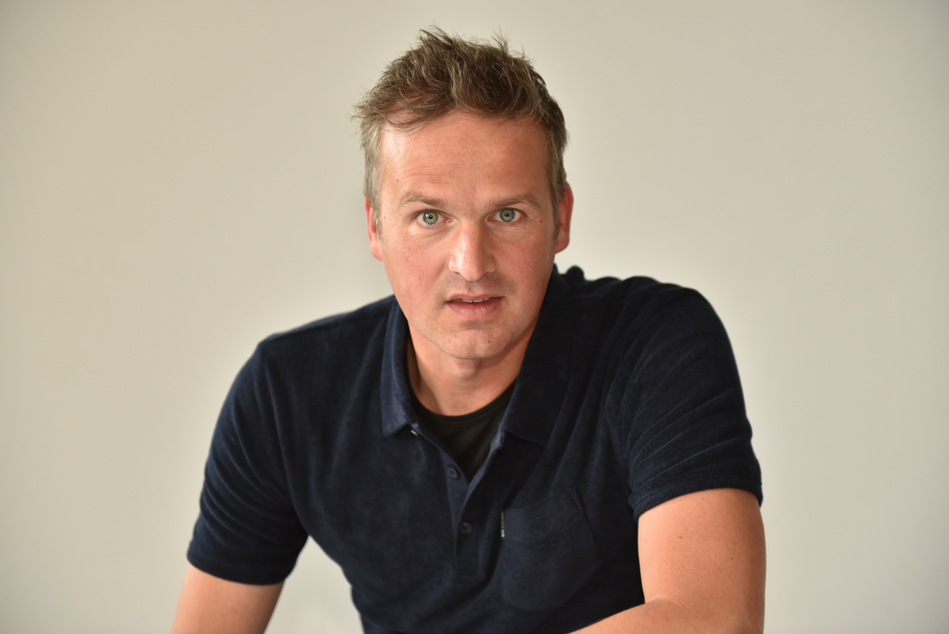 Arnout Hauben: “Het mag wel wat minder hard” - Showbizznieuws 24/7